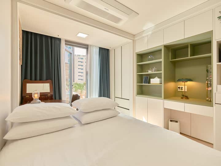 아늑한 정원테라스
감성숙소(3인)
명동 남산 5분
동대문Ddp 남대문시장 - Séoul