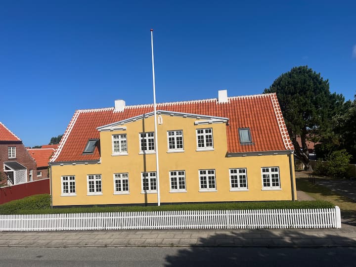 Stort Smukt Skagenshus 295m2 - 4 Lejligheder - Skagen