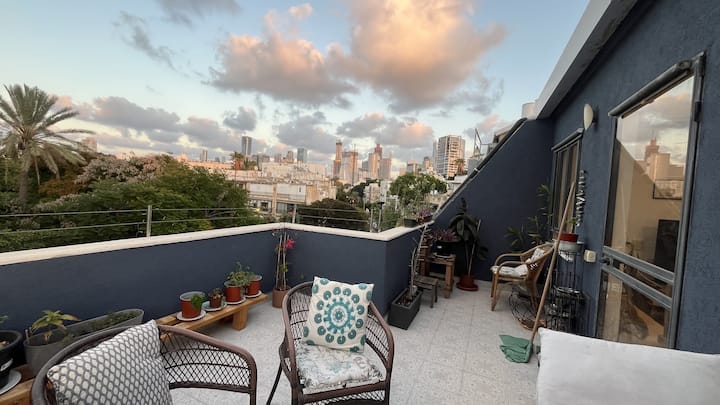 Writer’s Rooftop Home – Light, Air & Views - Tel-Aviv