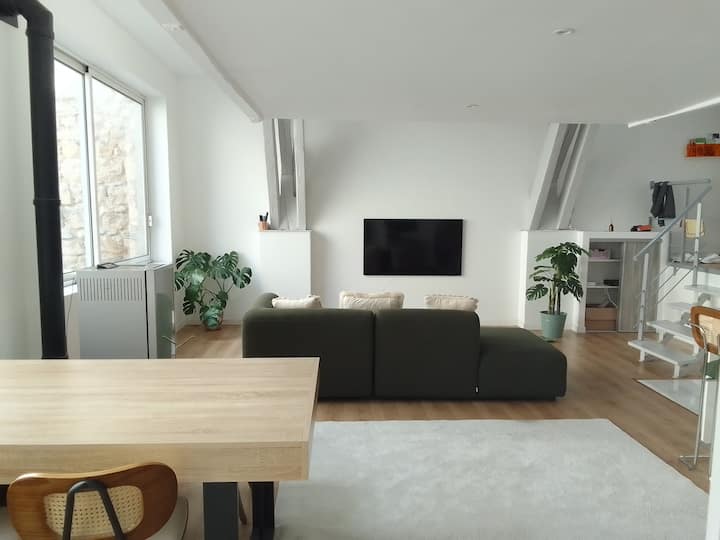 Magnifique T4 Rénové à Côté De La Cité Du Vin. - Bordeaux