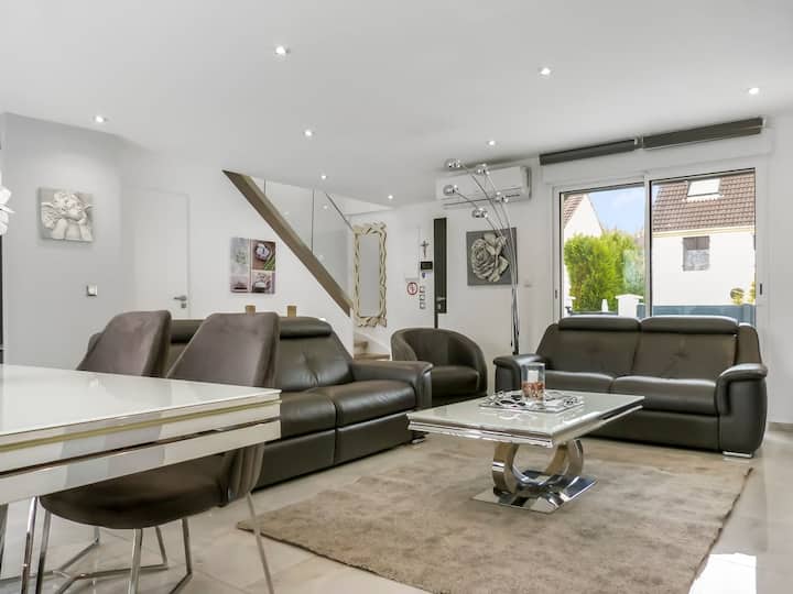 Villa 5 Chambres Avec Piscine Près De Disneyland - Coulommiers