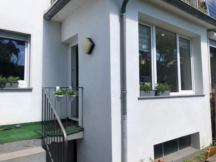 Comfortable And Bright Apt. –  2 Km To Bonn City - Bonn