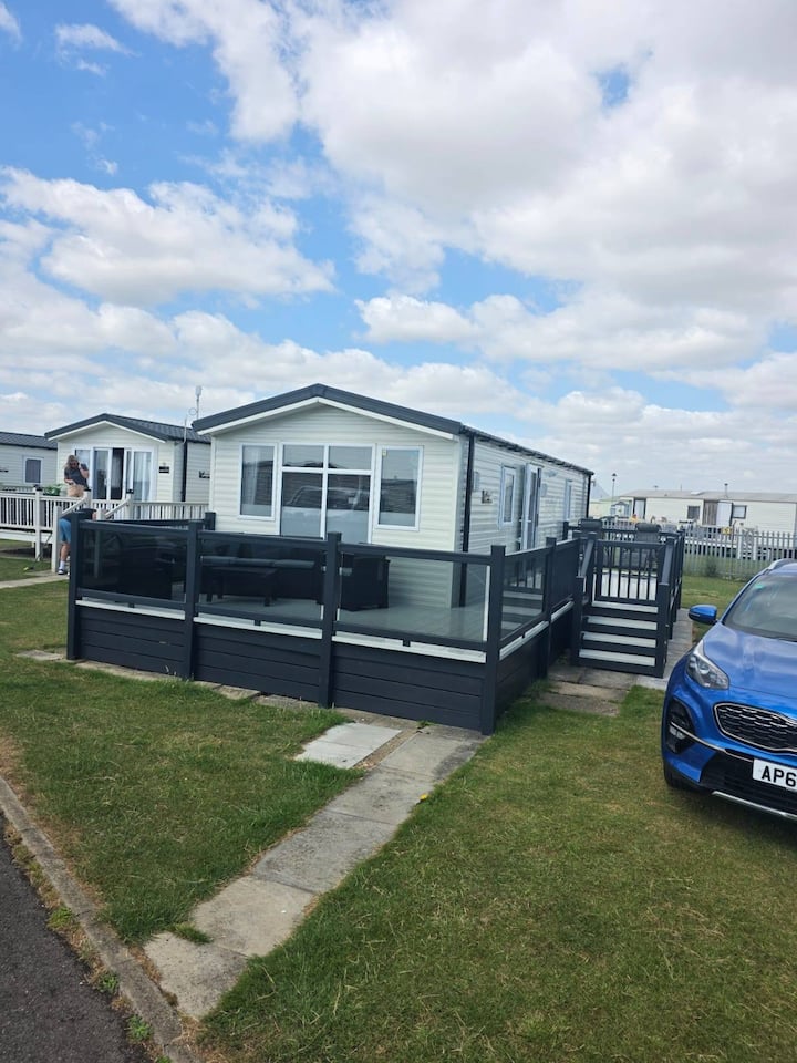 Stunning Mini Lodge - Ingoldmells