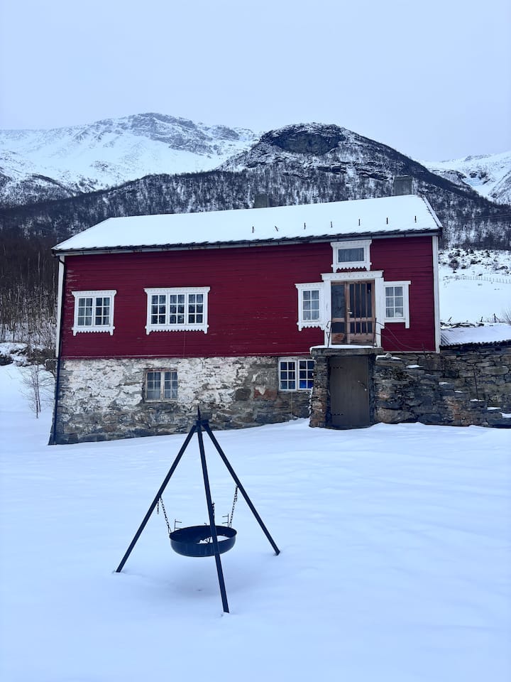 Eldre Gårdsbruk Med Sjel - Geirangerfjord
