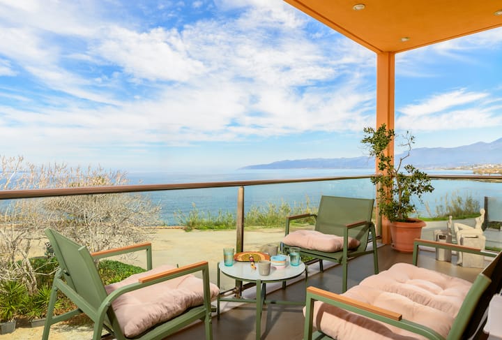 Beachfront 2br Sea View Veranda & Balcony W/ Piano - Chersonisos