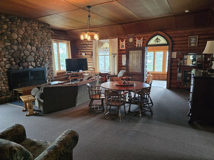 Lake Superior Retreat - Classic Cabin On The Water - Lutsen, MN