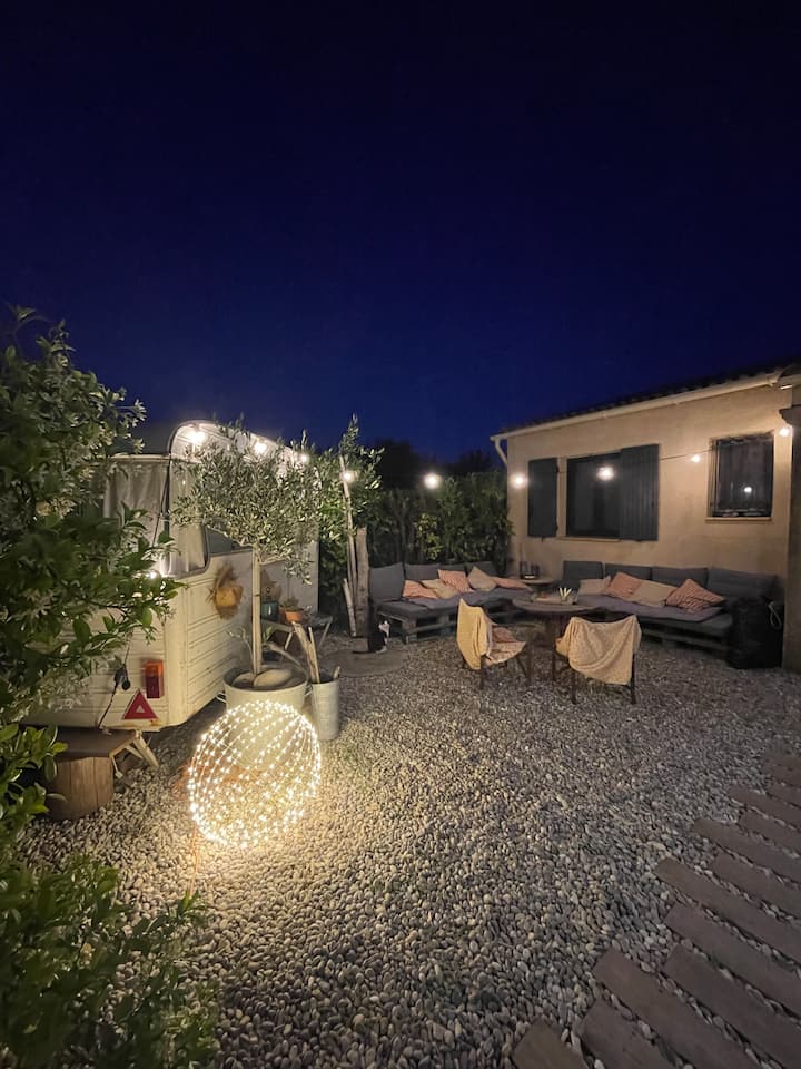 Maison 2 Chambres, 2 Cours Et Une Caravane Vintage - Monteux