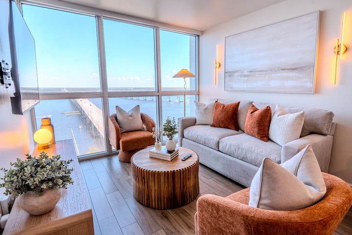 Ember Horizon | Downtown Riverside Retreat - Fort Myers, FL