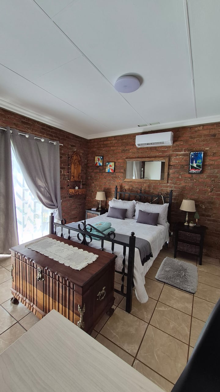 Die Wit Huis - San Se Selfsorg - Orania