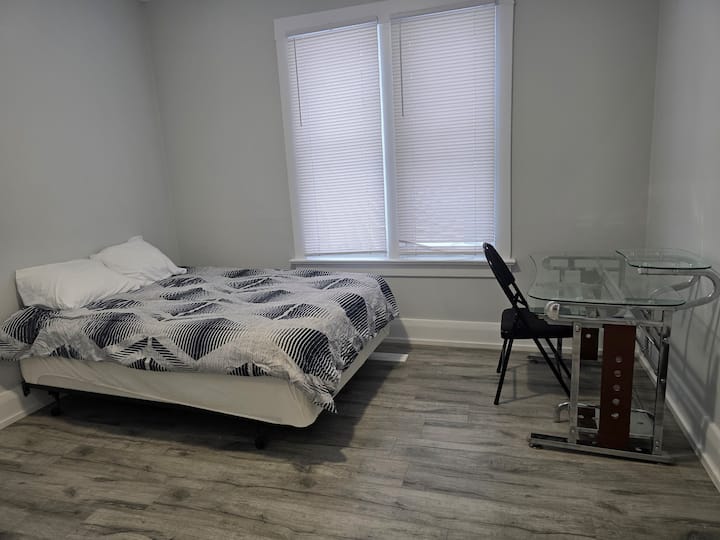 Cozy Private Room | Minutes To Rvh & College - Barrie