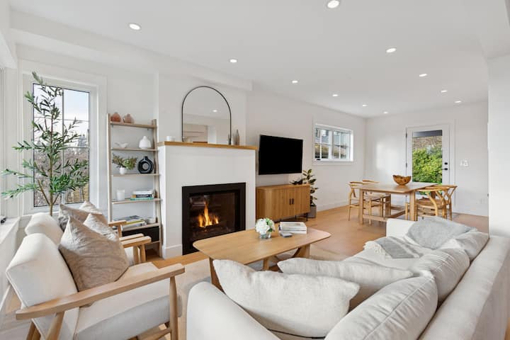 Newly Renovated Heritage Home With City Views - Grouse Mountain