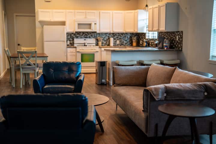 Grandma Sherri's Casita - Tanganyika Wildlife Park, Goddard