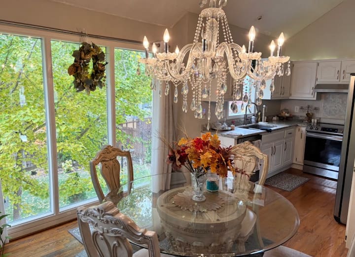 Spacious Kansas Serene House- Nice Yard-sleeps 8 - Shawnee, KS