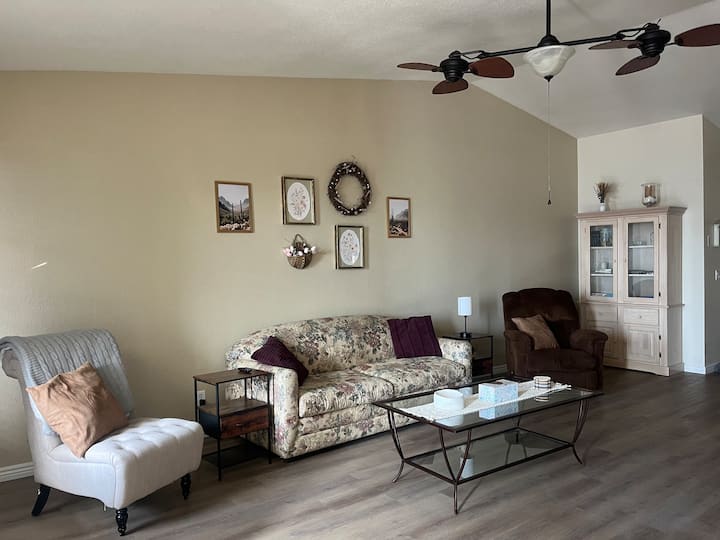 5 Min To Lake & Main St• Boat Parking • Sleeps 7-8 - 레이크하바수시티