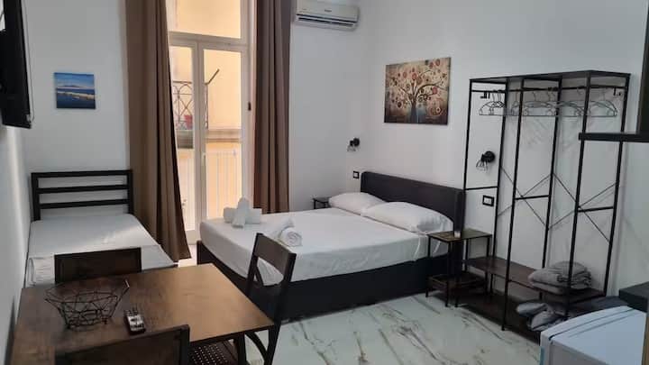 Dimora Federico Ii - Centro - Università - Naples