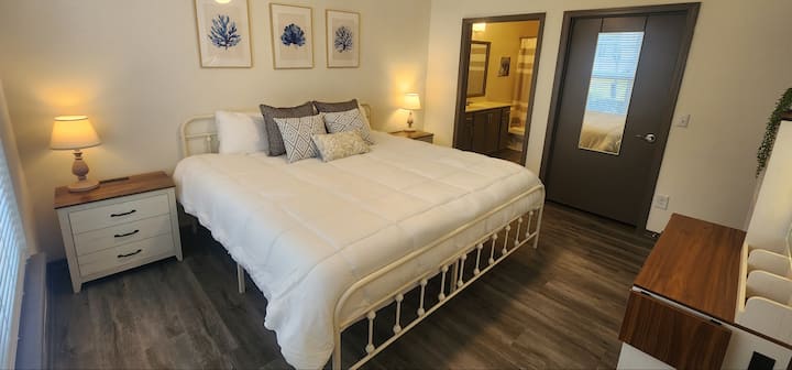 2br W/king, Pool+gym, 30 Min To Wrightsville Beach - Leland, NC