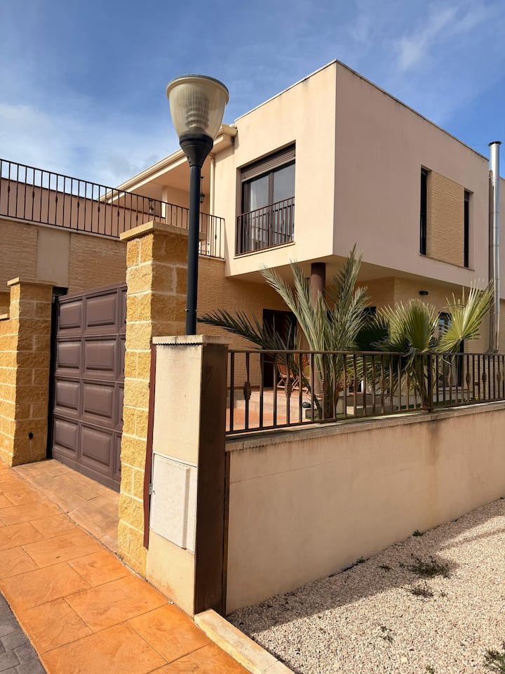 Chalet Unifamiliar En Castalla - Castalla