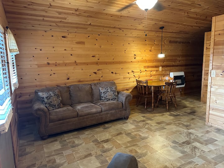 Cedar & Stone Guest House - Jackson Lake State Park, Oak Hill