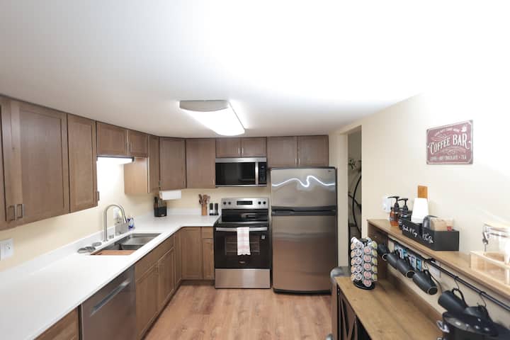 Stylish Bellevue Apt | Near Offutt Afb & Omaha! - Glenwood, IA