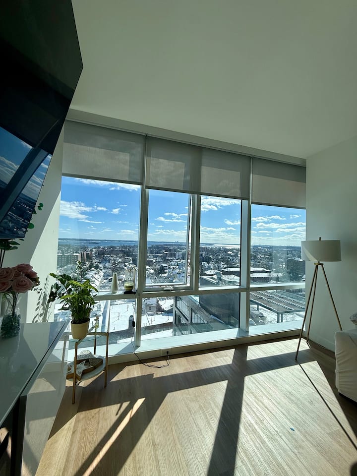 Luxury 1br W Stunning Floor-to-ceiling Water Views - The Bronx, NY