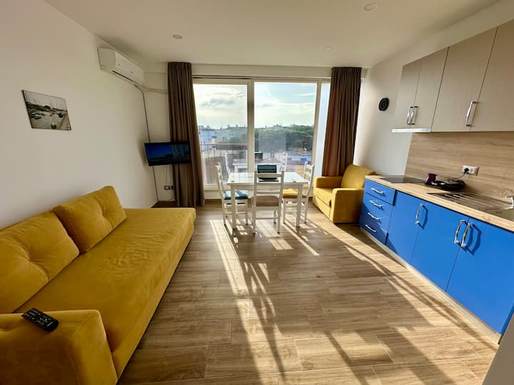 Sunny Apartment Just Steps From The Beach - Albania