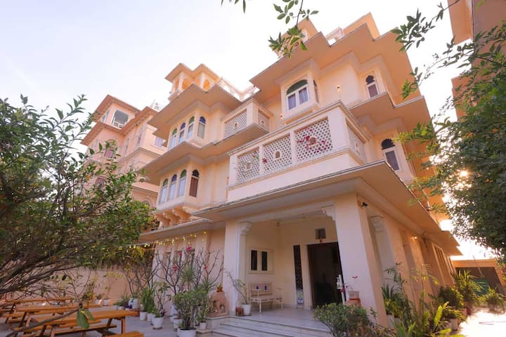 10br Lake Pichola Heritage Haveli-breakfast & Pool - Udaipur