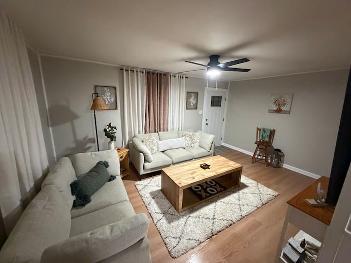 Modern 2br Retreat | Cozy Living + Fenced Yard - Evansville, IN