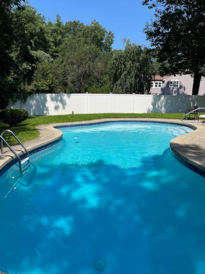 15 Mins From The World Cup - Winnecunnet Pond, MA