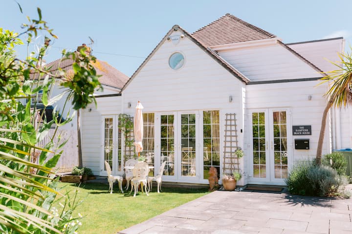 The Hamptons Beach House - A Home Away From Home - Littlehampton