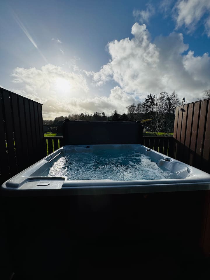 Hunter's Lodge – Retreat With Private Hot Tub - Dunoon