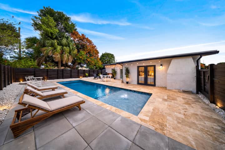 Modern Tropical Pool House In Stuart. - Stuart, FL