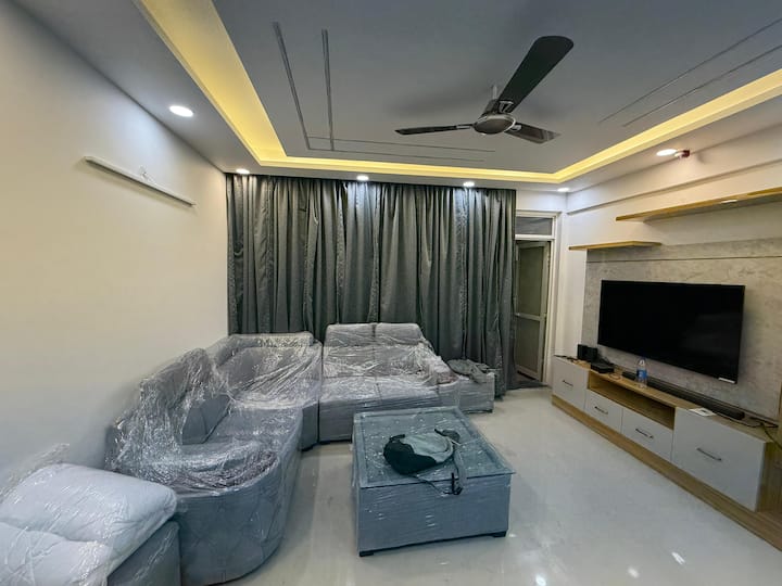 Peaceful Home Stay Perfect For Couples & Solo - Faridabad