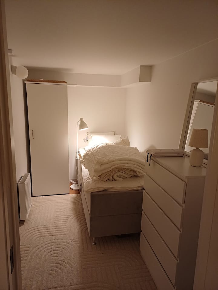 Avskild Gästlägenhet Med Parkering Och Nära Läge - Skövde