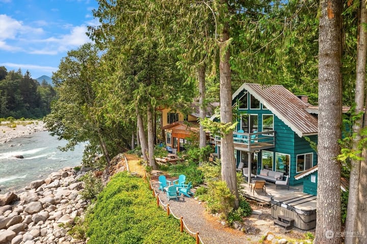 Cascade Jewel | Views Of Mt. Index | Hot Tub - Index, WA