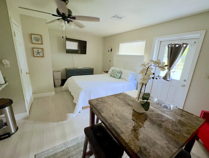 Private Studio Near Wekiwa Springs - Altamonte Springs, FL