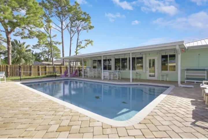 Beach Close & Travel-ready Comfortable Apartment - Stuart, FL