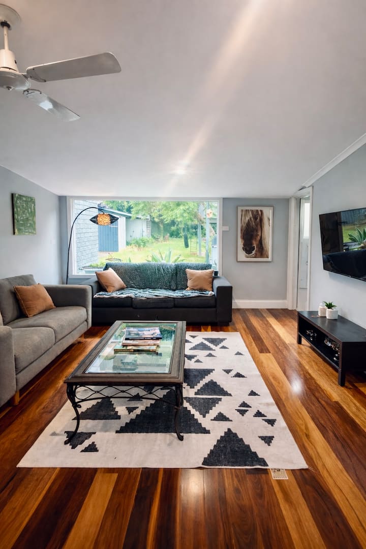 Melbourne Beach House | Walk To Beach Train Shops - Point Cook