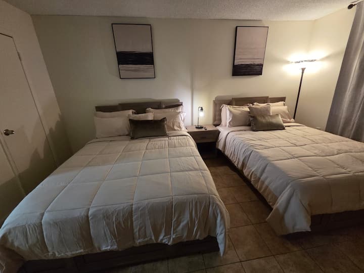 Cozy Gardens Getaway - Miami Gardens, FL