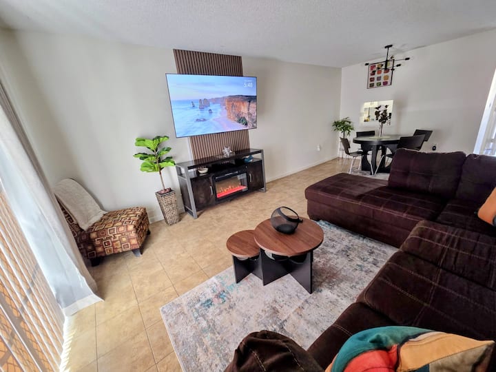 Cozy Gardens Getaway - North Miami, FL