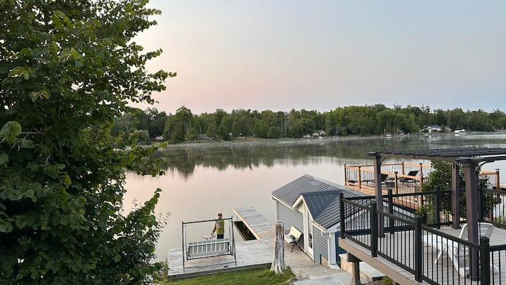 Fall In Love With This Stunning Lakefront Bliss! - Norwood