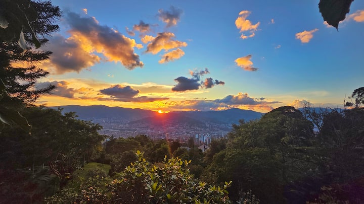 Modern Vista Cabin | Jacuzzi, Terrace, Views - Medellín