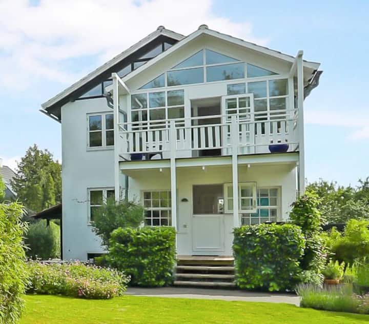 Stor Familievenlig Villa Med Dejlig Lukket Have - Kolding