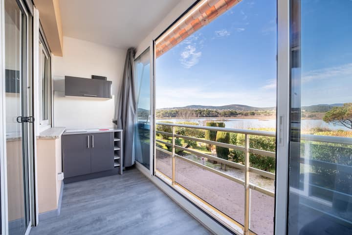 Studio 30m2 , Vue Lac Et Vue Mer Du Solarium - Fréjus