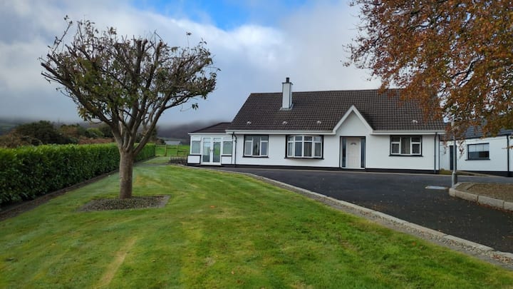 Serene Mountain-view Escape | Country Bungalow - Newry