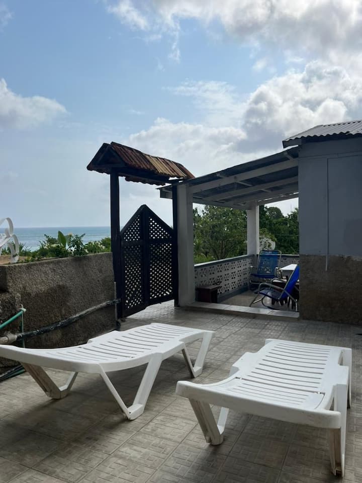 Cabañita La Roca Beach Front Cottage,guardalavaca! - Cuba