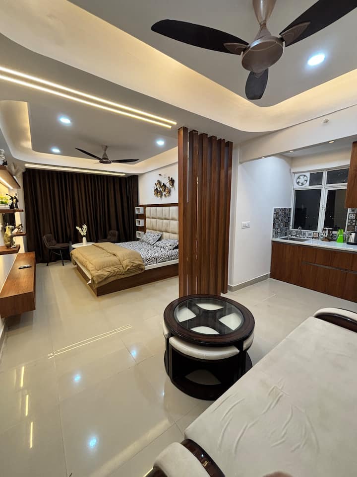 Hostara Suites | Sky-high Studio | Extra Discount - Noida