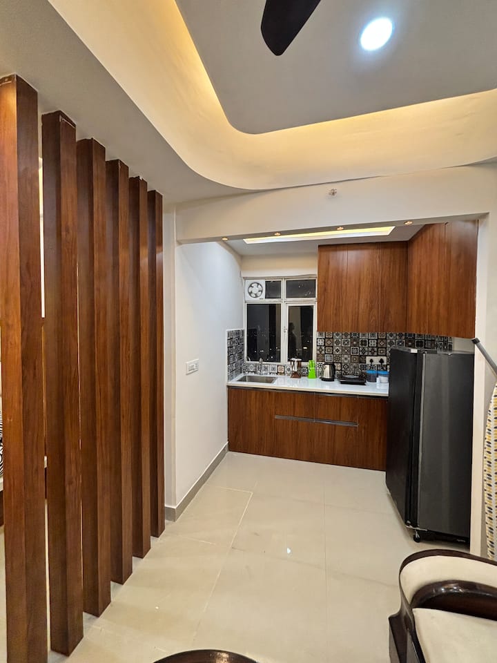 Hostara Suites | Sky-high Studio | Extra Discount - Noida