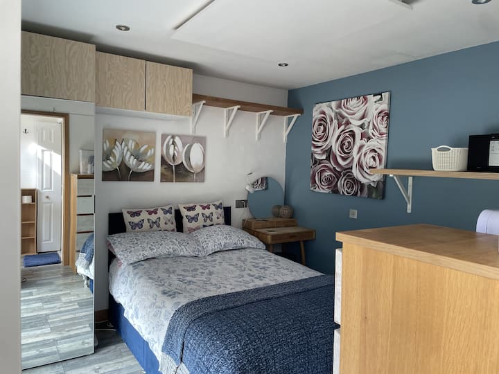 The Pod - Modern Garden Room With Private Entrance - Guildford