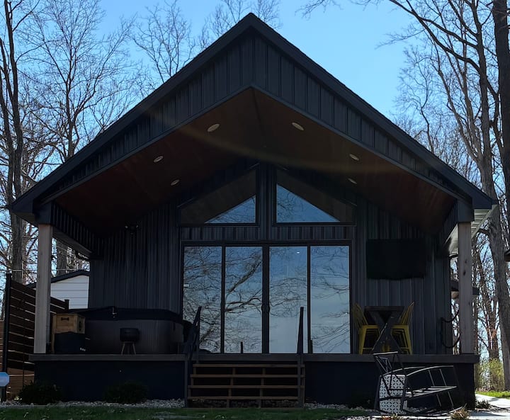 Lake Retreat - Dock, Hot Tub, Sleeps 8-10 - Raccoon Lake, Centralia