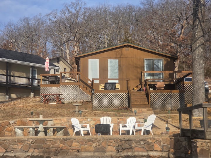 Shady Valley Lakefront Cottage - Sunrise Beach, MO